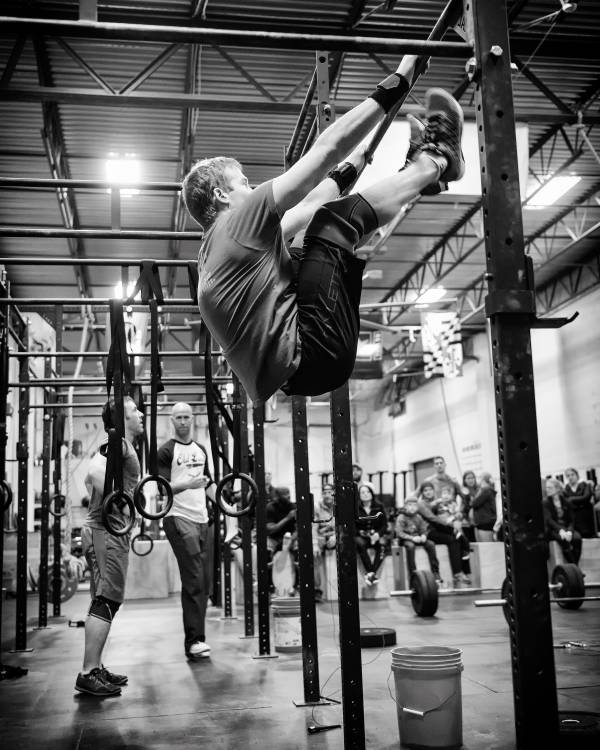 2017 CrossFit Open Prep: Toes to Bar Efficiency Tips - Breaking Muscle