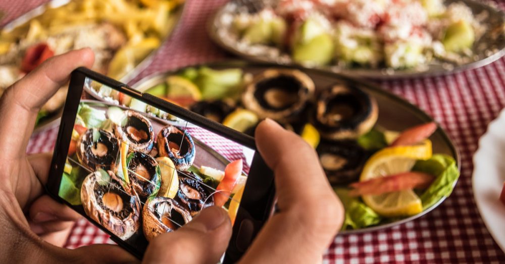 Social Media is Your Best Diet Buddy Ever - Breaking Muscle