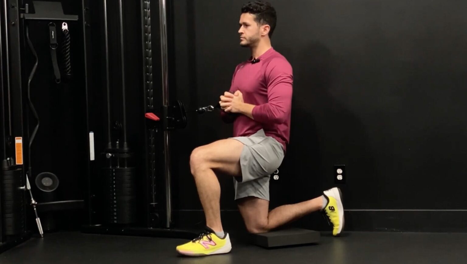 How to Do the Half-Kneeling Pallof Press for Core Strength and Full ...
