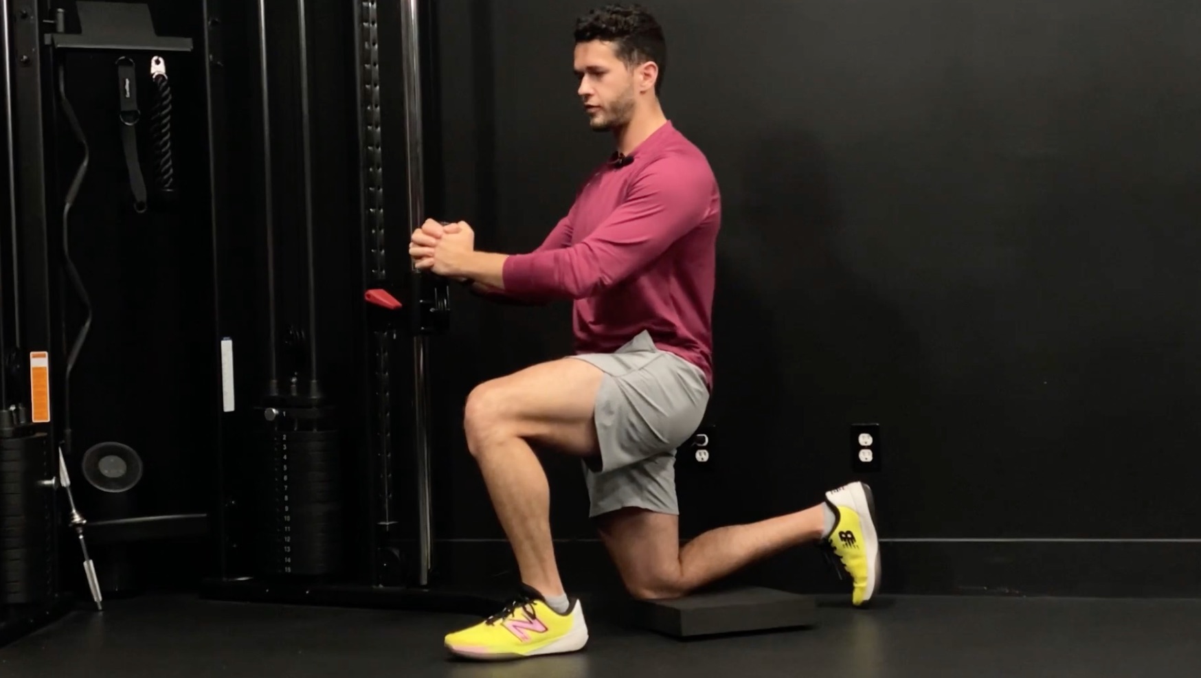How to Do the Half-Kneeling Pallof Press for Core Strength and Full ...
