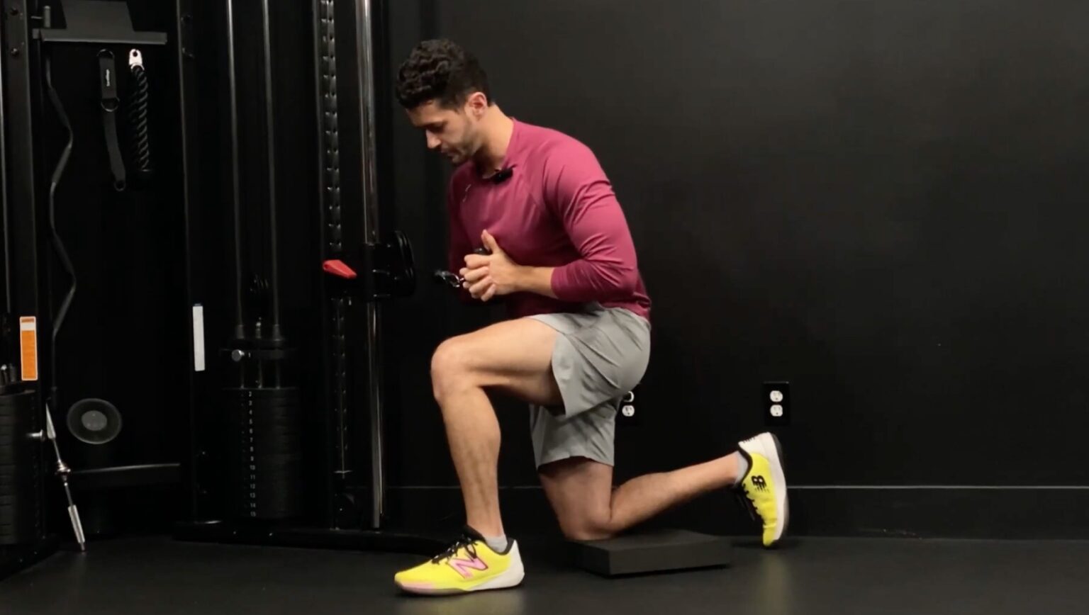 How to Do the Half-Kneeling Pallof Press for Core Strength and Full ...