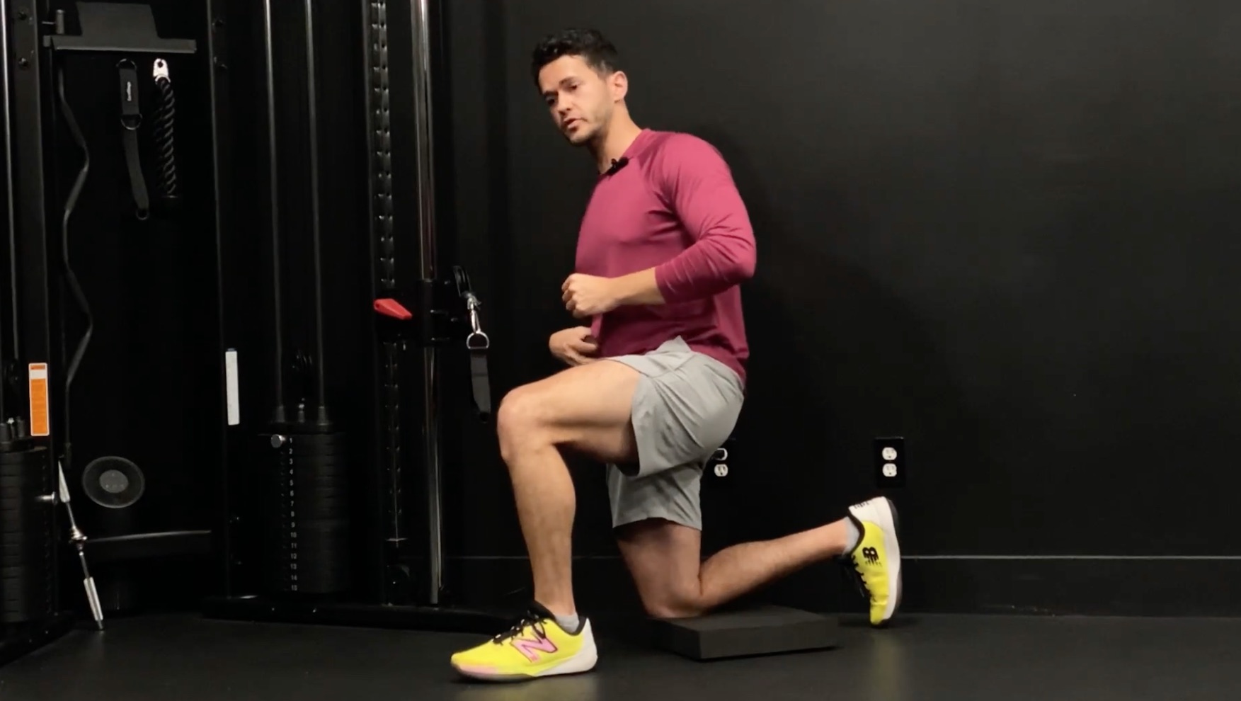 How to Do the Half-Kneeling Pallof Press for Core Strength and Full ...