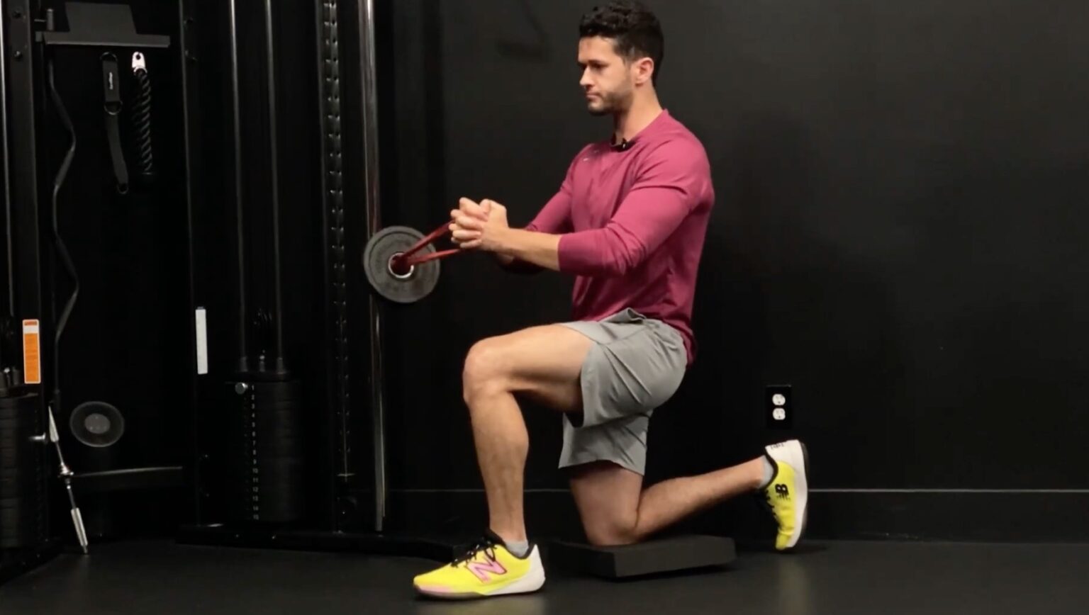 How to Do the Half-Kneeling Pallof Press for Core Strength and Full ...