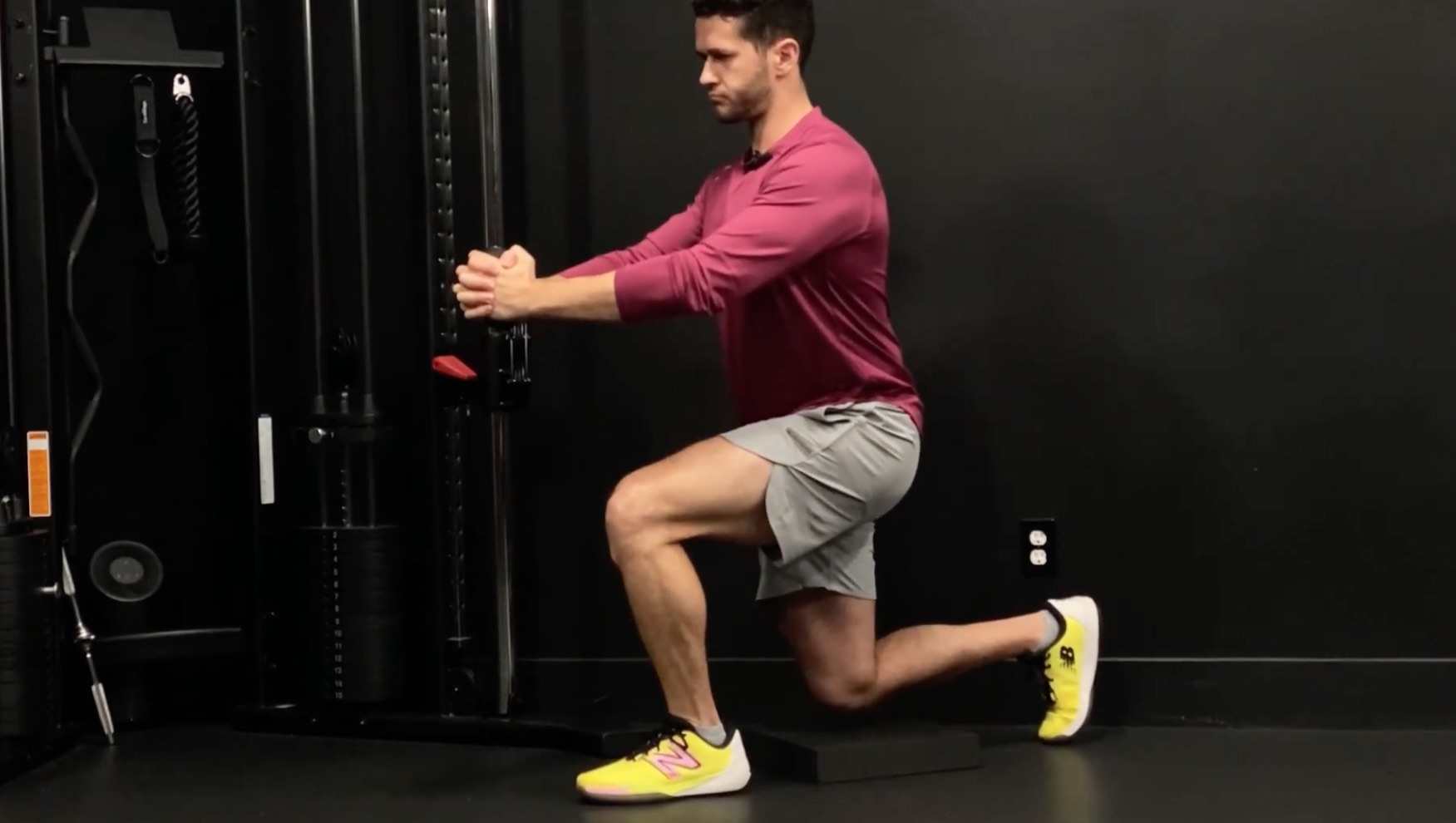 How to Do the Half-Kneeling Pallof Press for Core Strength and Full ...